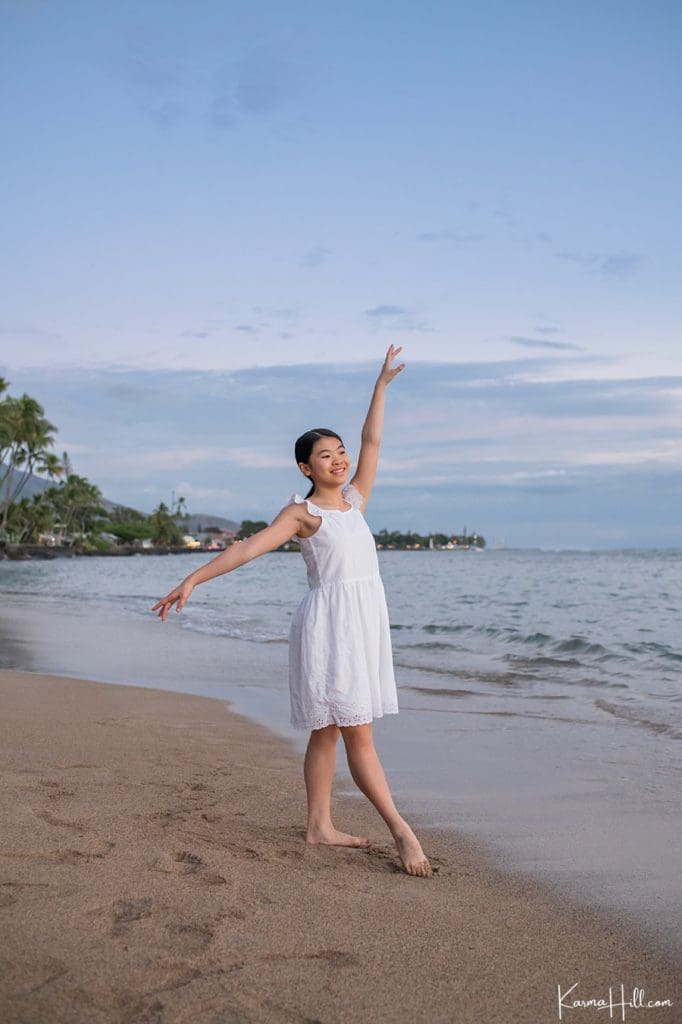 Leaping Under the Sun - The Chew Family's Maui Beach Portraits