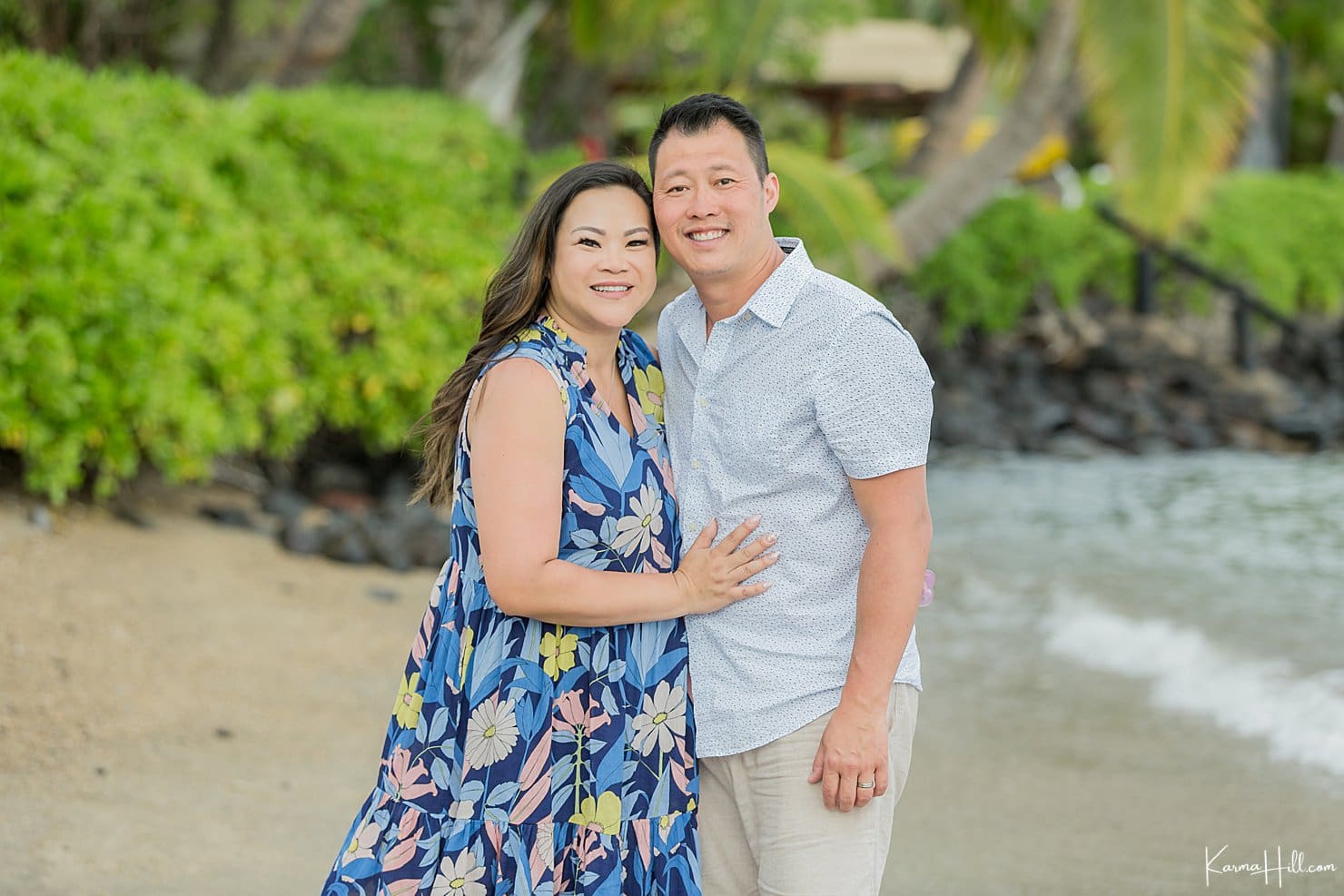 Making A Splash - Lam's Family Portraits in Maui