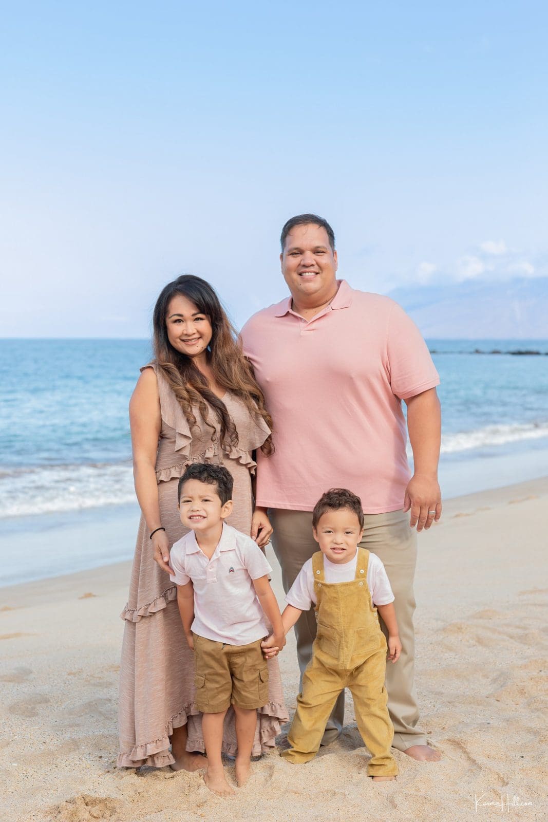A Lighthearted Morning - Zaima Family's Beach Portraits in Maui