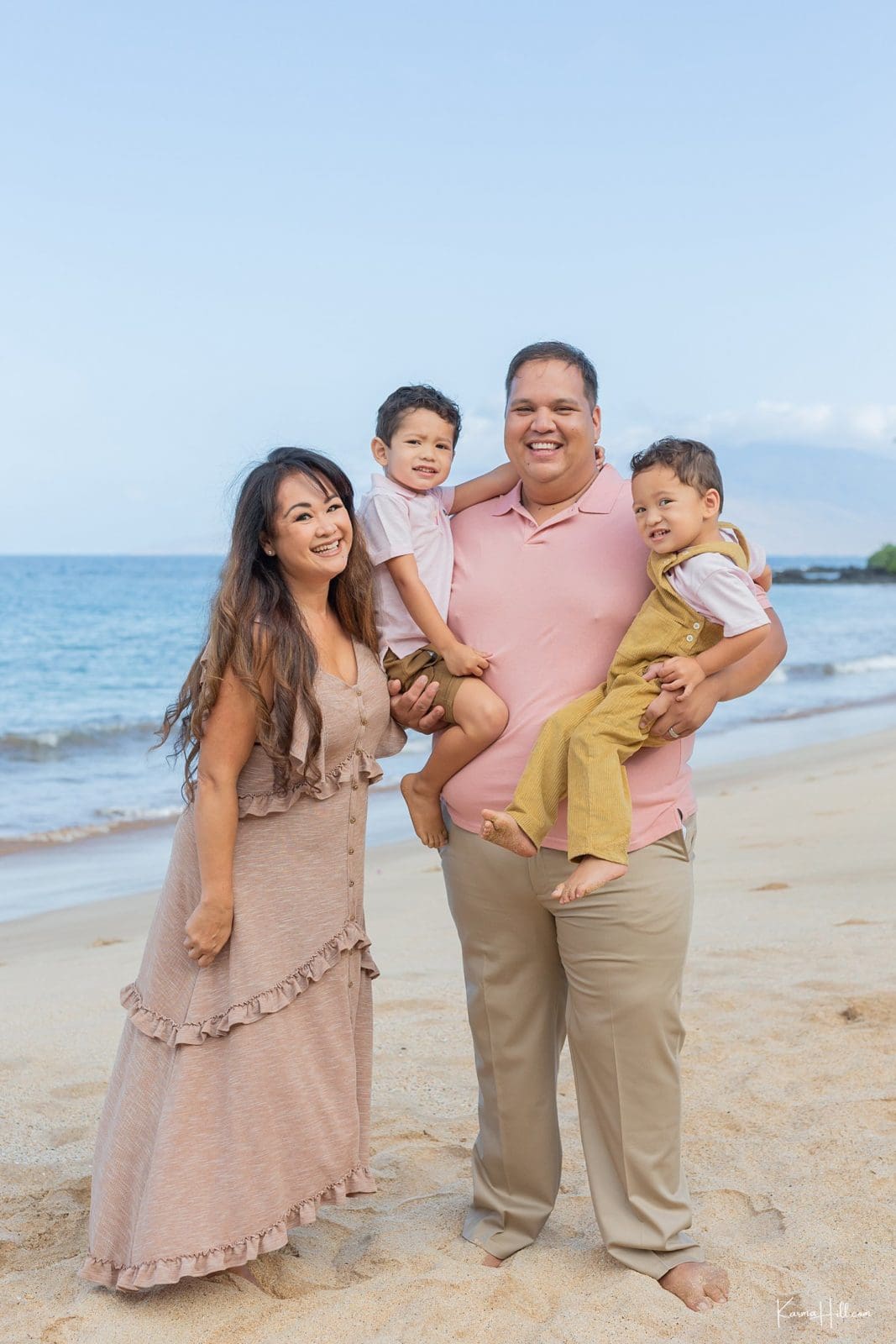 A Lighthearted Morning - Zaima Family's Beach Portraits in Maui