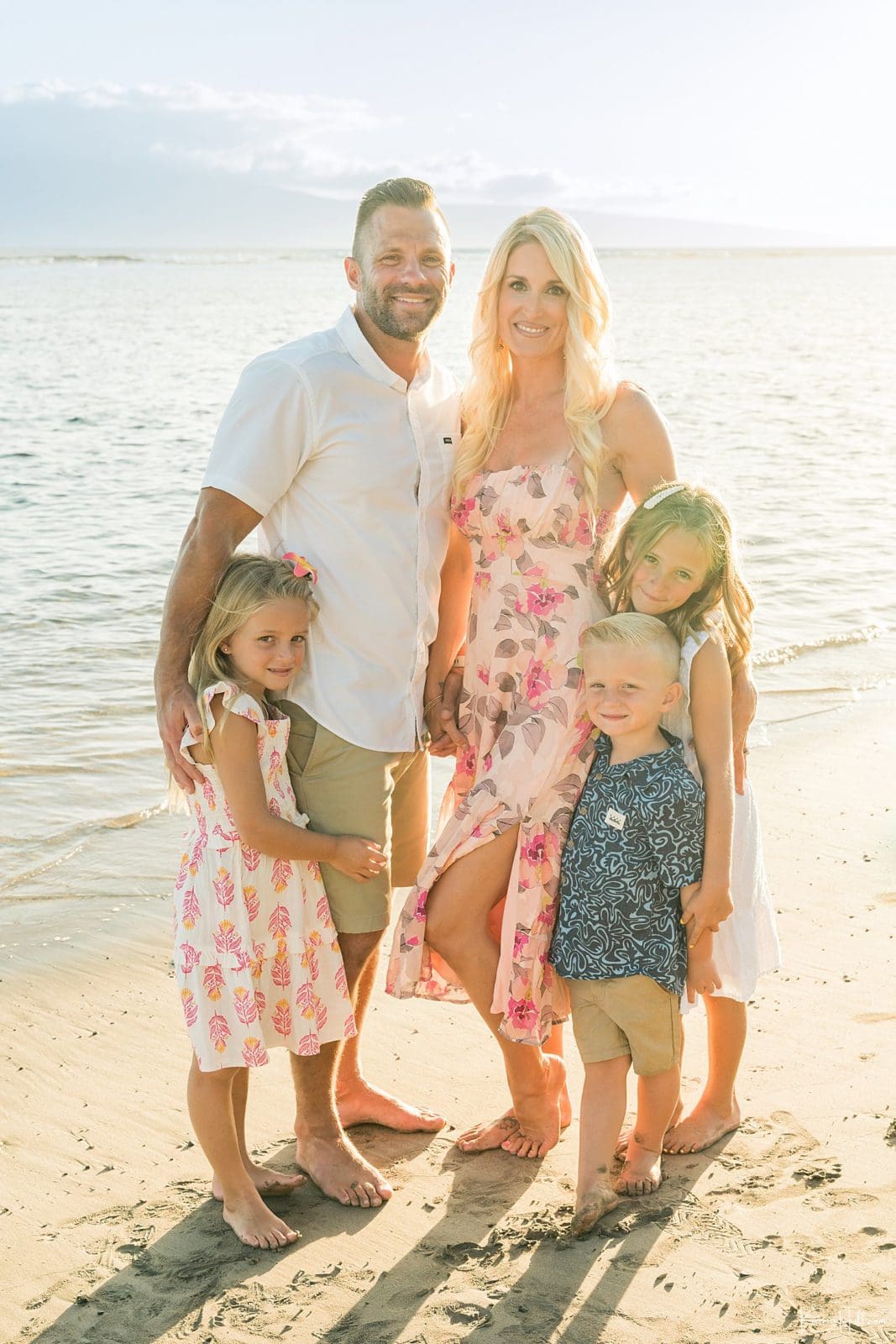 Golden Hour Memories - Hongola Family's Beach Portraits in Maui