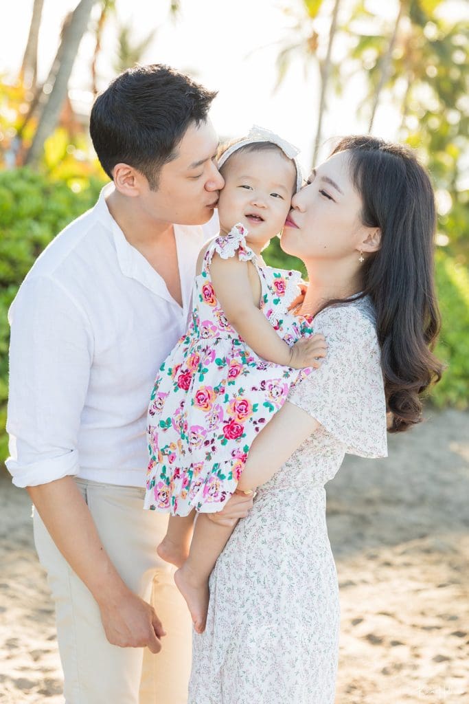 Baby's First Hawaii Trip - Choi Family's Maui Beach Portraits