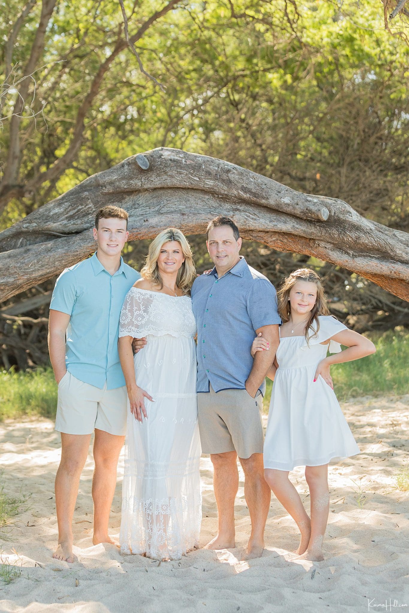 We Belong Here - The Wirth Family's Hawaii Beach Portraits
