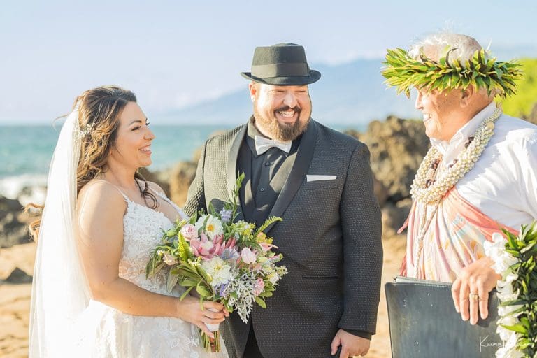 Love At First Text - Brenda & Daniel's Maui Elopement