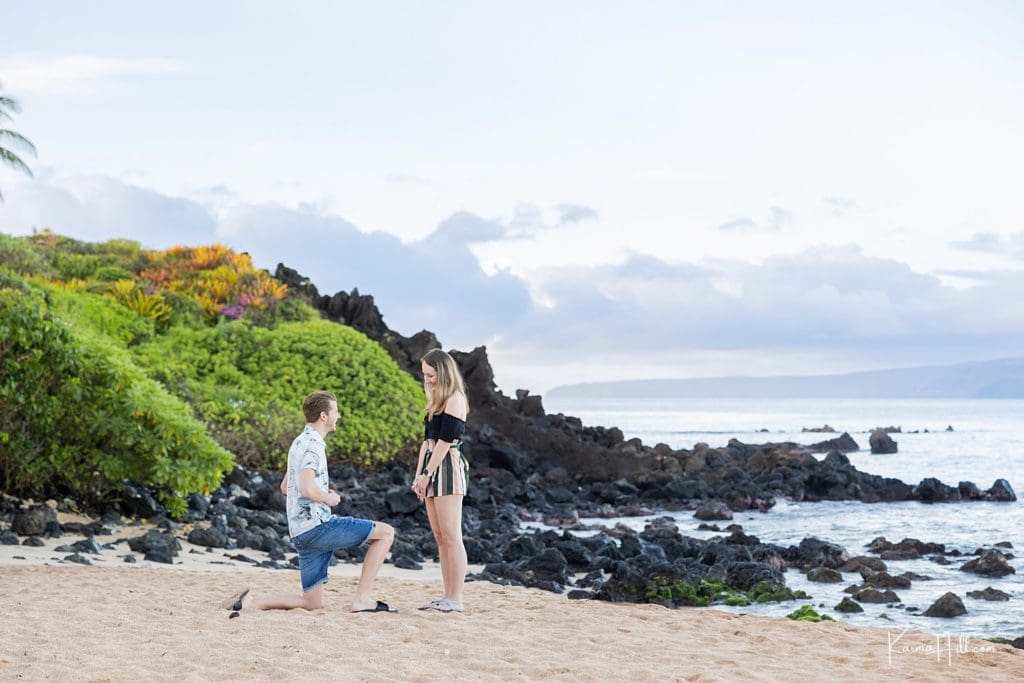 Next Door Romance - Ross & Keira's Maui Portrait Proposal