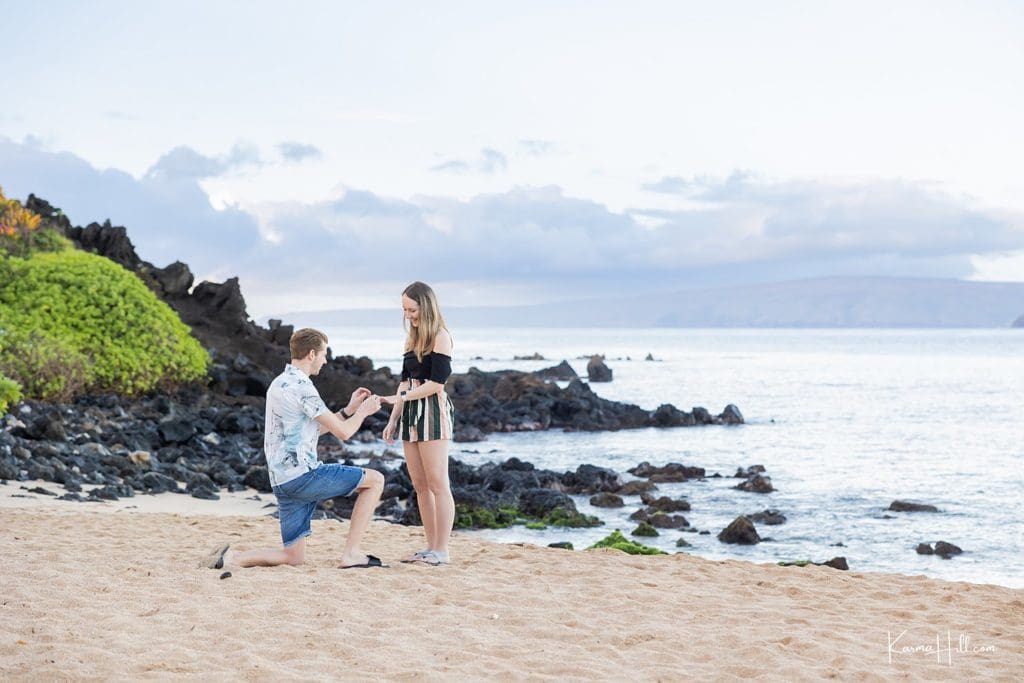 Next Door Romance - Ross & Keira's Maui Portrait Proposal
